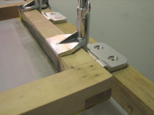 [How-to] Build the World's Easiest 1-Color DIY Screen Printing Press